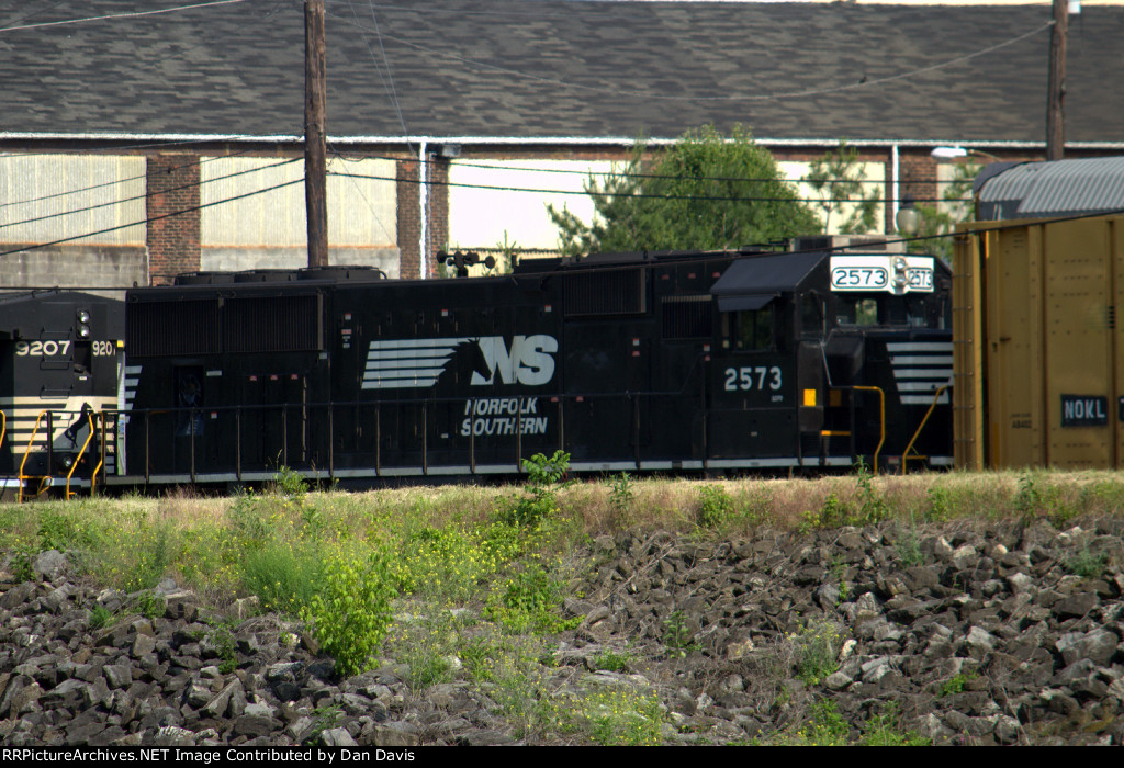 NS SD70 2573 trails on 18N